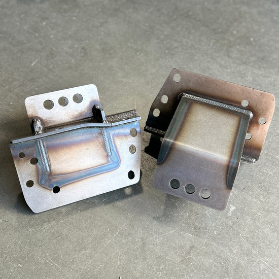 08+ Rear Leaf Spring Hanger Kit with Shackles – Blowing Diesel Designs